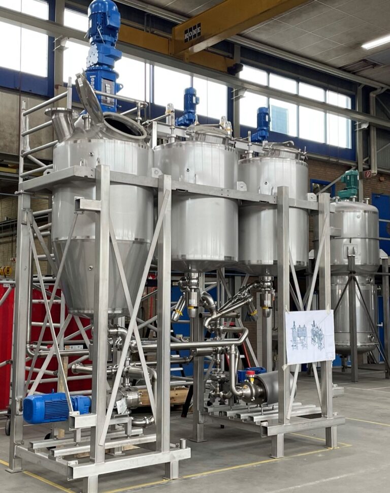 Small complete kitchen (3 tanks) on a skid