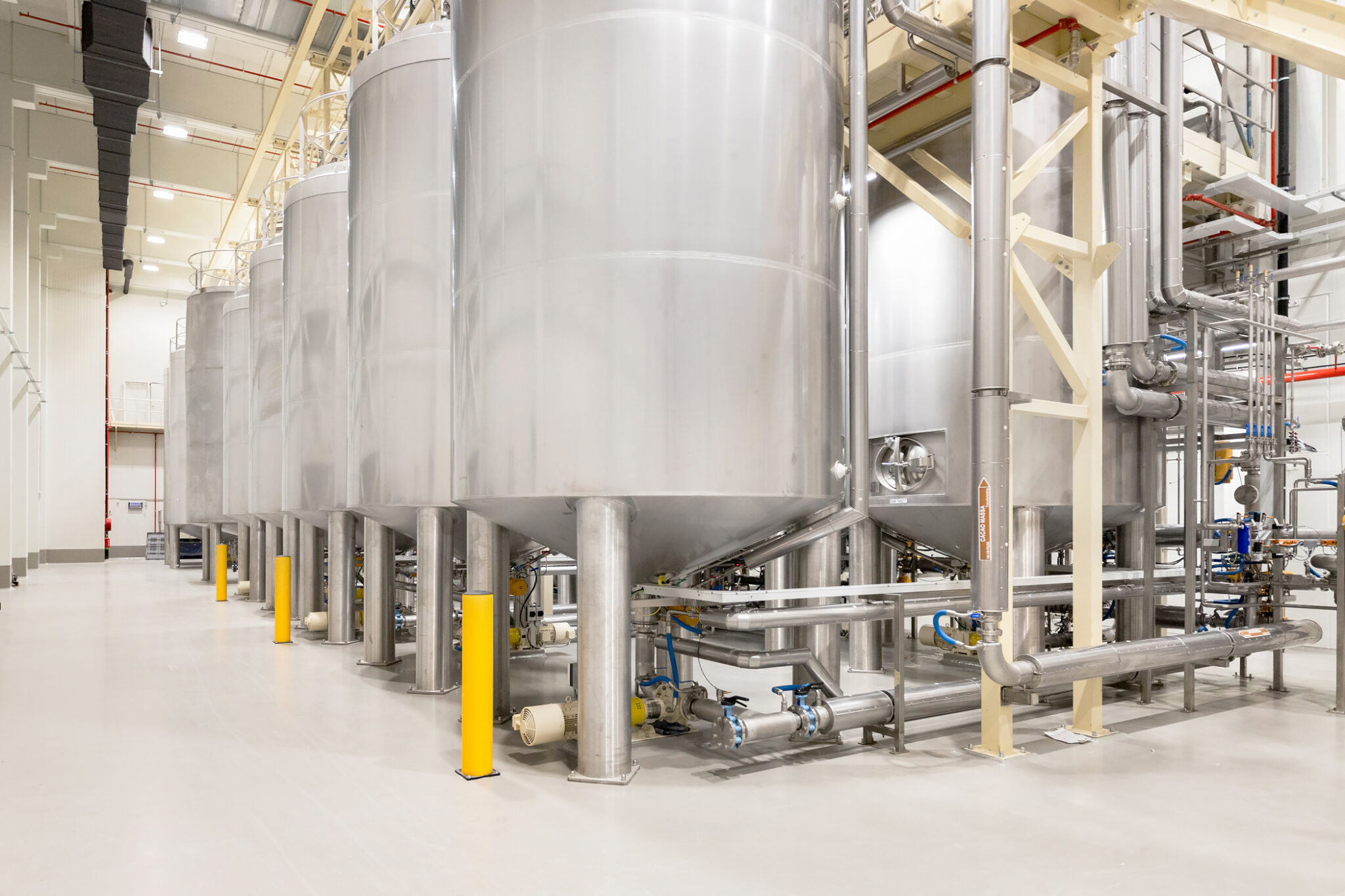 28 stainless steel chocolate tanks by Gpi for sustainable Belcolade ...